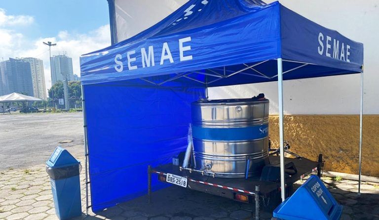 Semae distribui água potável em drive-thru de vacinação no Pró-Hiper ...